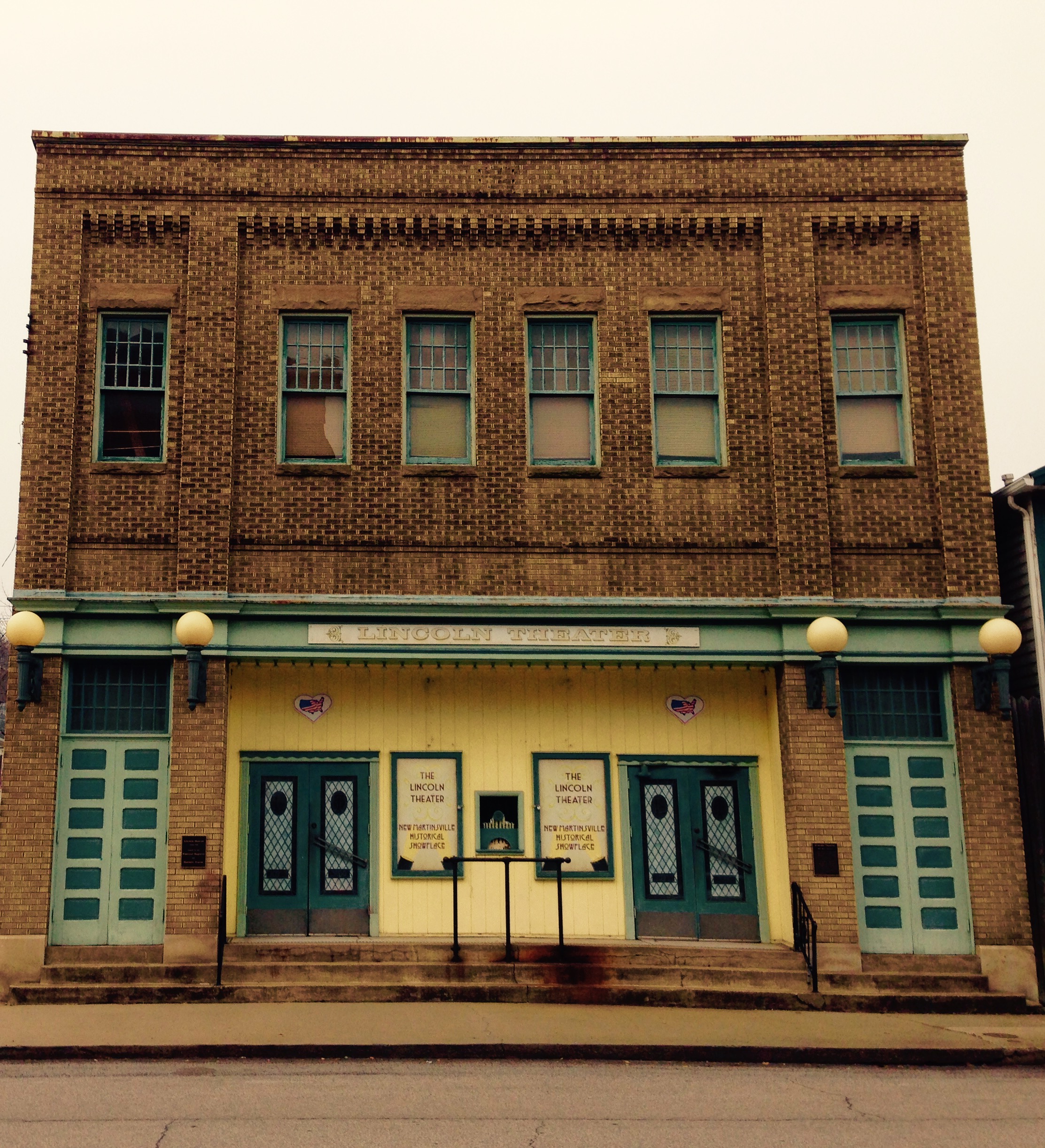 Theater Outside Right | West Virginia Historic Theatre Trail